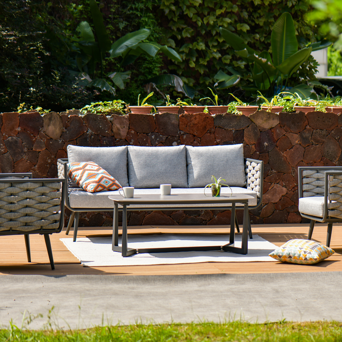 The Complete Guide to Outdoor Seating: From Outdoor Sofas to Garden Lo ...